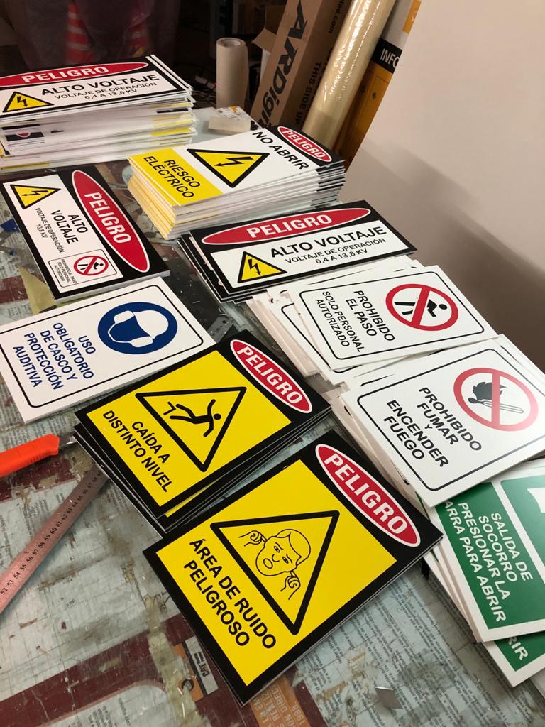 Carteles, letreros y señaleticas. Impresión e instalación