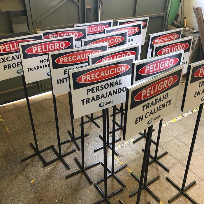 Carteles, letreros y señaleticas. Impresión e instalación